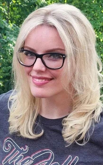 Emily Mcintire ⭐️ Kitaplar, biyografi, kitap serisi | E-kitaplar